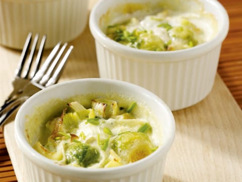 Minigratin van spruitjes, prei en kippengehakt - Libelle Lekker