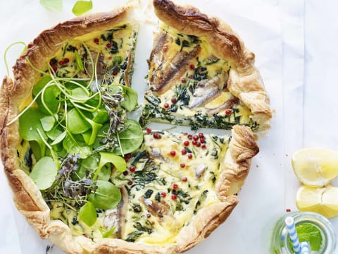 Taart van spinazie en gerookte sprot - Libelle Lekker