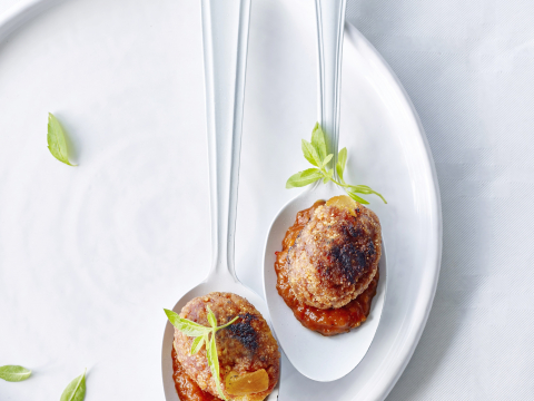 Kefte met rodepaprikadip - Libelle Lekker