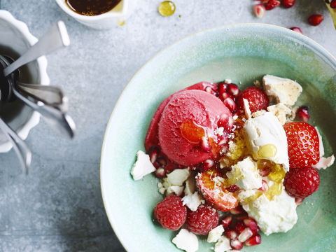 Glace aux fruits rouges, meringue et miel - Cuisine et Recettes ...
