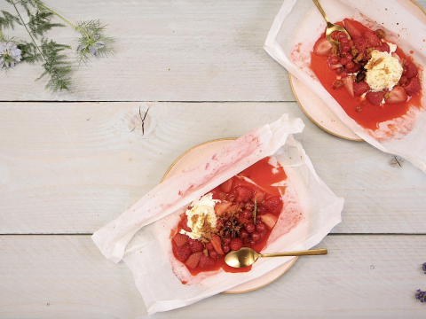 Papillotes de fruits rouges, glace vanille - Cuisine et Recettes ...