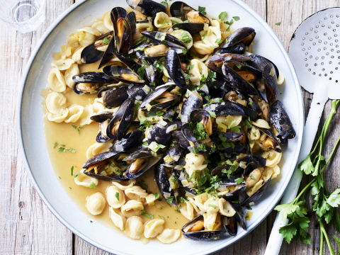 Schelpjespasta met mosselen en saffraan - Libelle Lekker