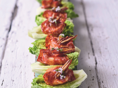 Gevulde Romeinse sla met gebakken geitenkaas - Libelle Lekker