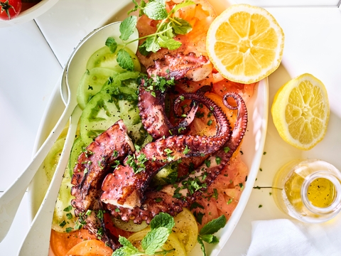 Gemarineerde tomaten met gegrilde octopus - Libelle Lekker