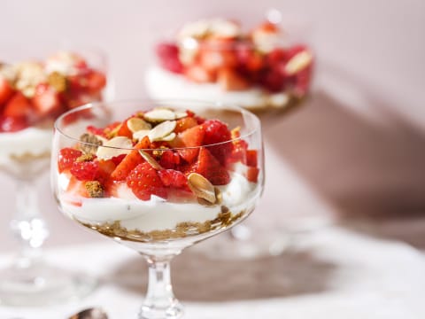 Romige verse kaas met rood fruit en speculaas - Libelle Lekker