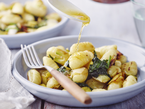 Gebakken gnocchi met prei, spinazie en bruine boter - Libelle Lekker