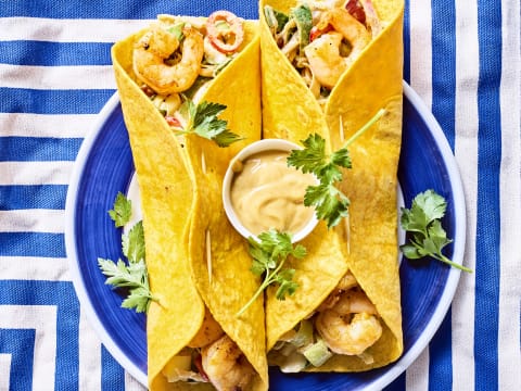 Oosterse wraps met scampi’s en pindasaus - Libelle Lekker