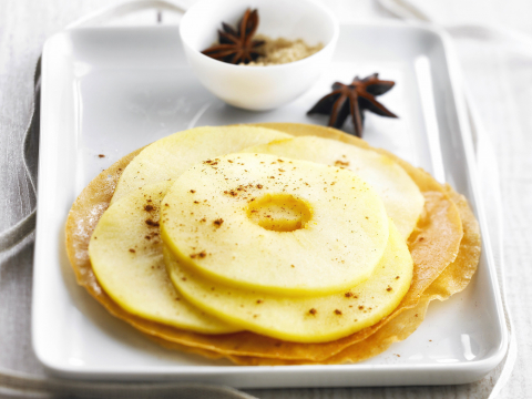 Crêpes fines aux pommes, sauce au miel - Cuisine et Recettes - Recette ...