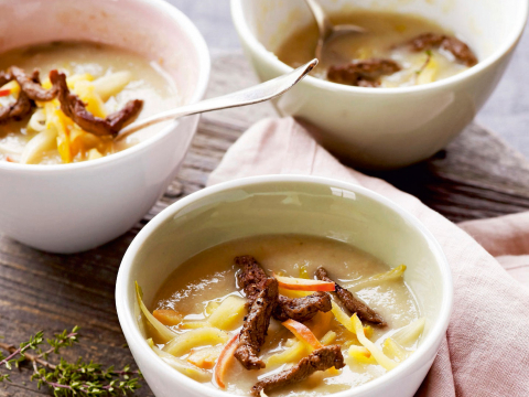 Witloofsoep met appel en runderreepjes - Libelle Lekker