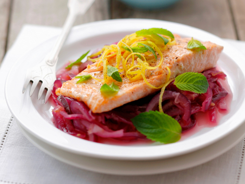 Zalmforel met compote van rode ui - Libelle Lekker