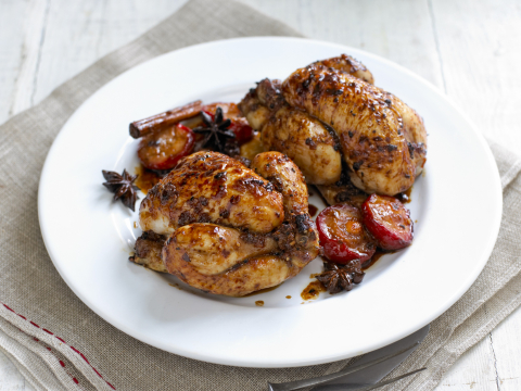 Poussins rôtis aux épices, prunes confites - Cuisine et Recettes ...