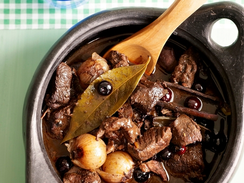 Everzwijnragout met bosbessen - Libelle Lekker