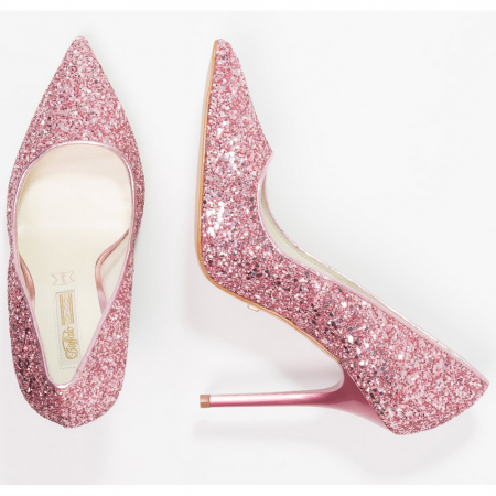 18 paires de talon roses en mode Carrie Bradshaw