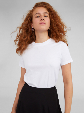 9 witte T-shirts die je echt met álles kan combineren