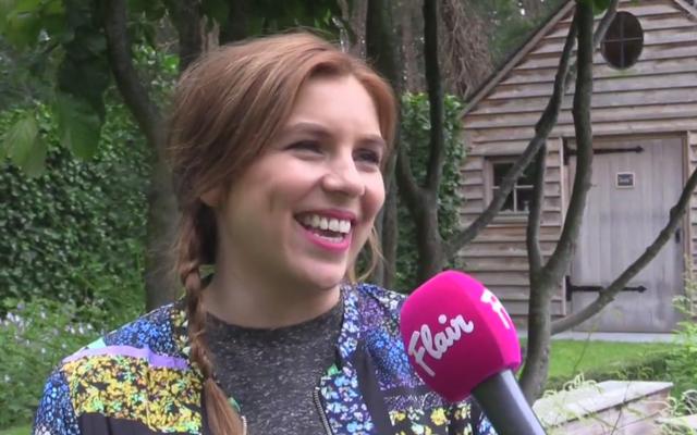 Video Annelies Boel Speelt Mieke De Beste Vriendin Van Hoofdrol Laura In Dubbelspel
