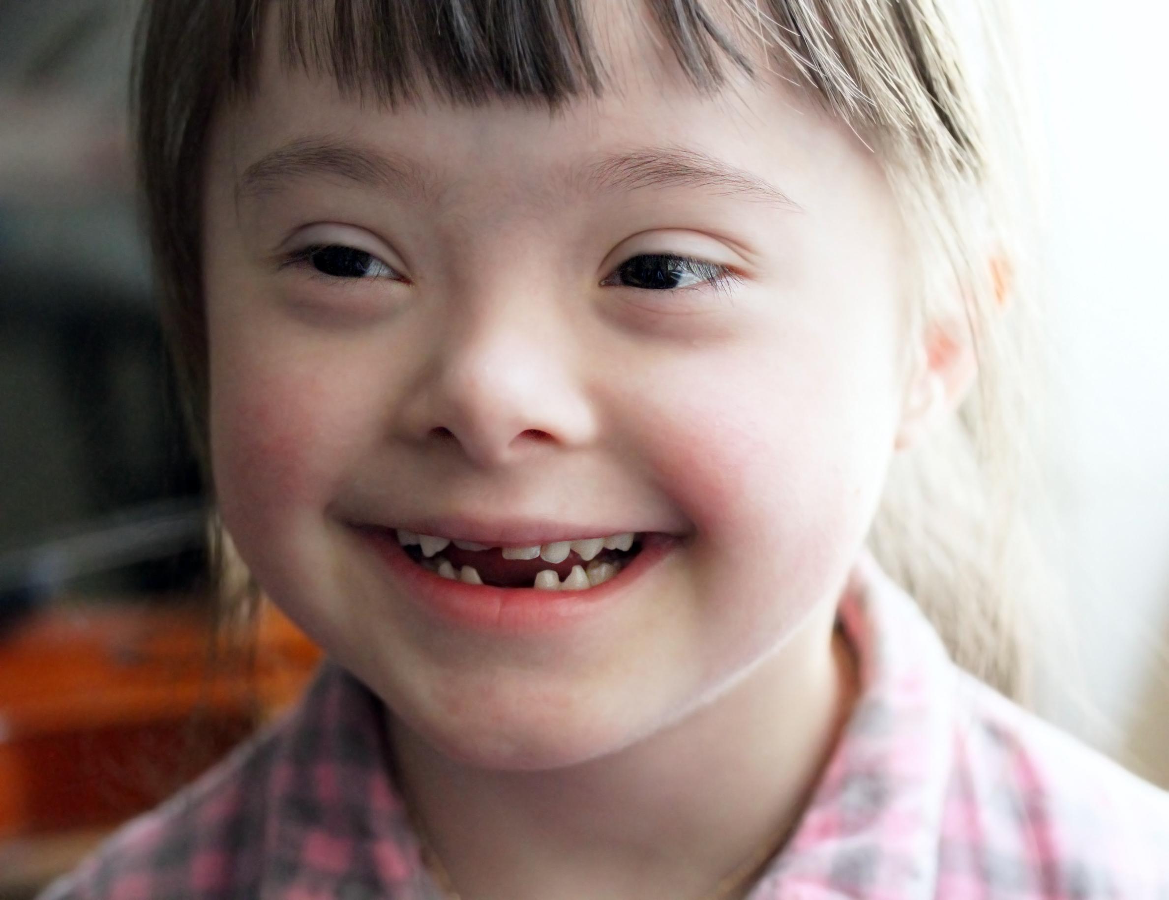 Hema engage pour la première fois une petite fille trisomique comme égérie