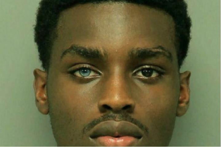 PHOTO: ce prisonnier aux yeux revolver devient mannequin