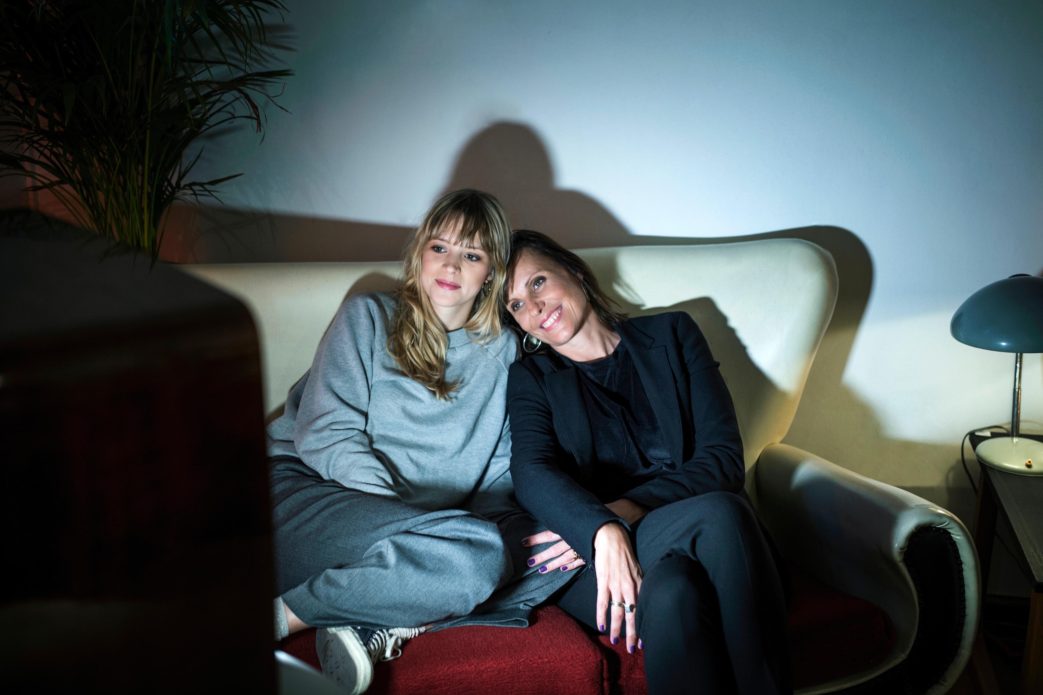 Quand Laurence Bibot et Angèle se plongent dans la télé vintage et sexiste
