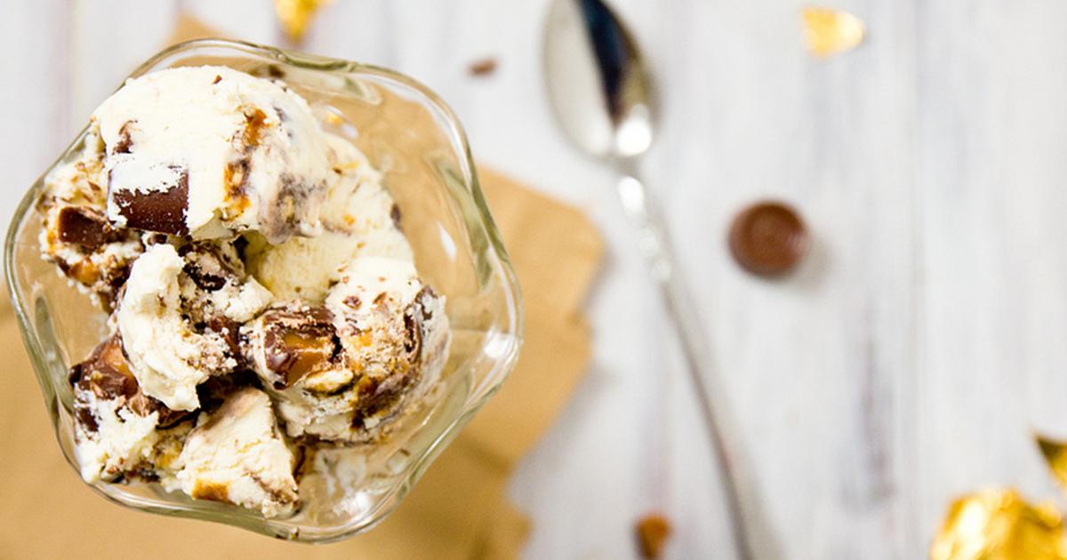 Geen tijd om dessert te maken? Dit Rolo-ijs tover je in no time op tafel