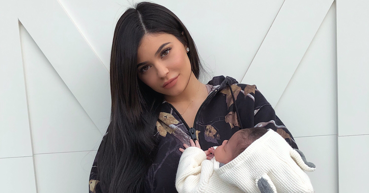 CUTE: Kylie Jenner toont voor het eerst gezicht van baby Stormi