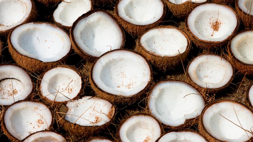 Een kokosnoot in geen tijd openen? Dat doe je zo! - Libelle