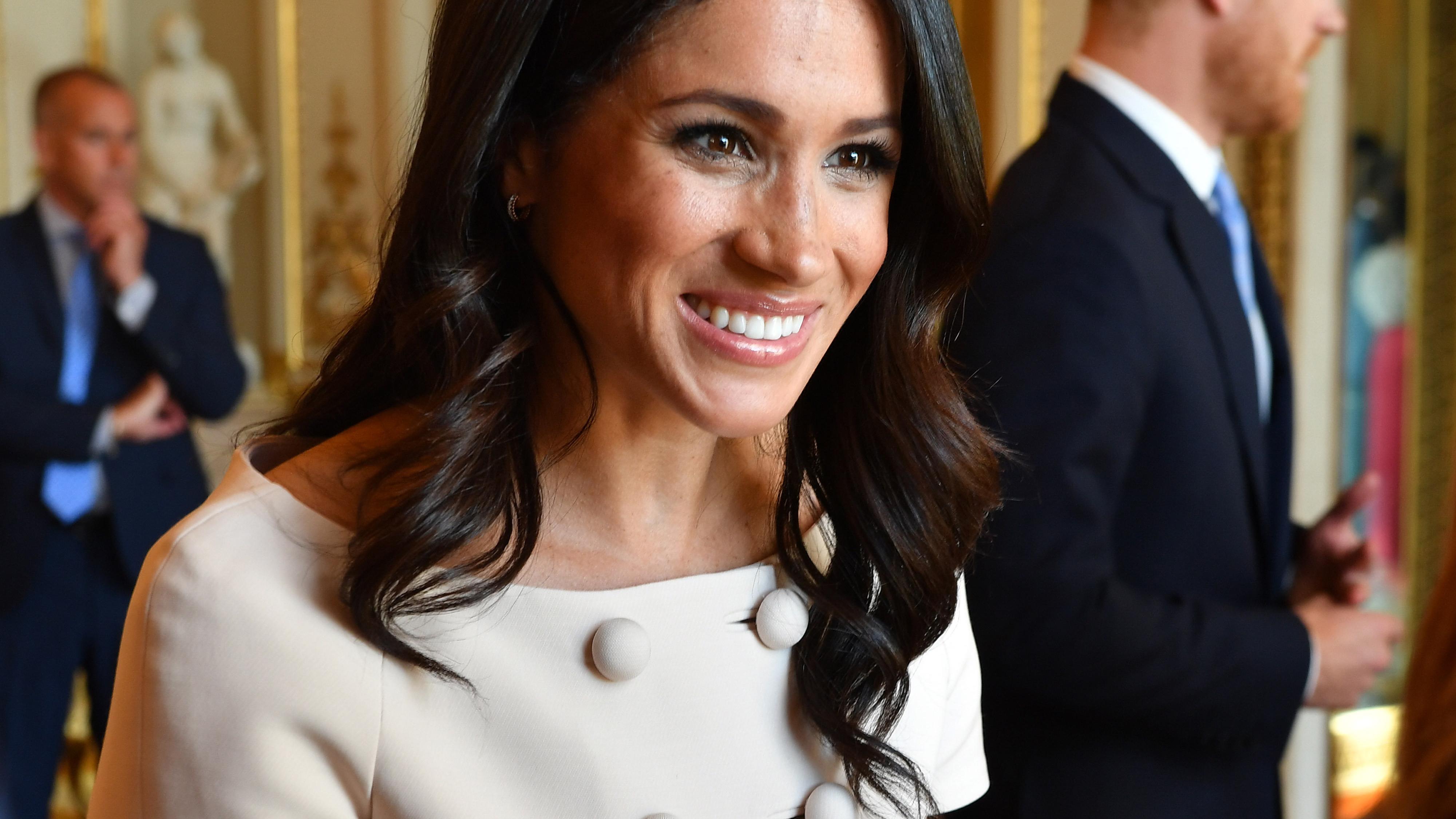 Halfzus ruziet in het openbaar met Meghan Markle Halfzus ruziet in het openbaar met Meghan Markle