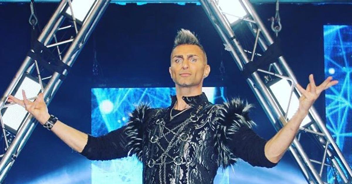 ZIEN: Brugse illusionist Aaron Crow gooit met messen in 'America's Got ...