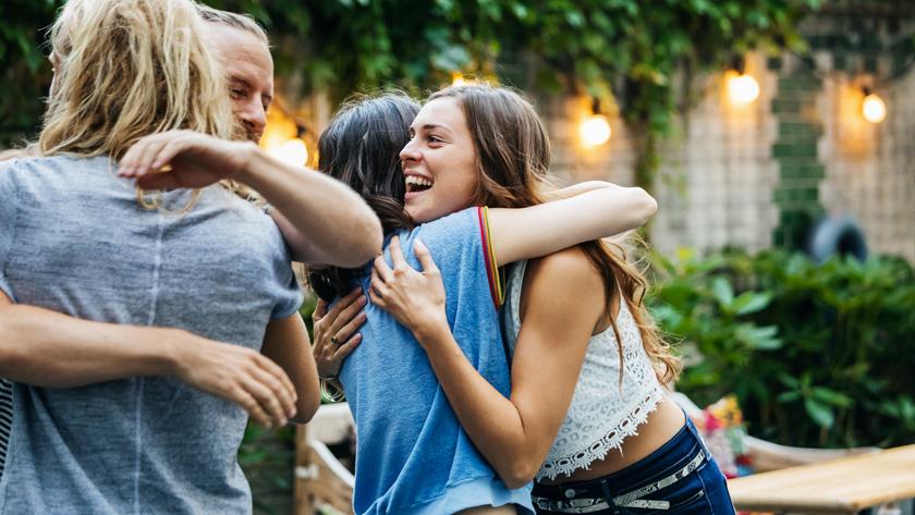 Daarom houden sommigen van knuffelen en anderen niet - Libelle