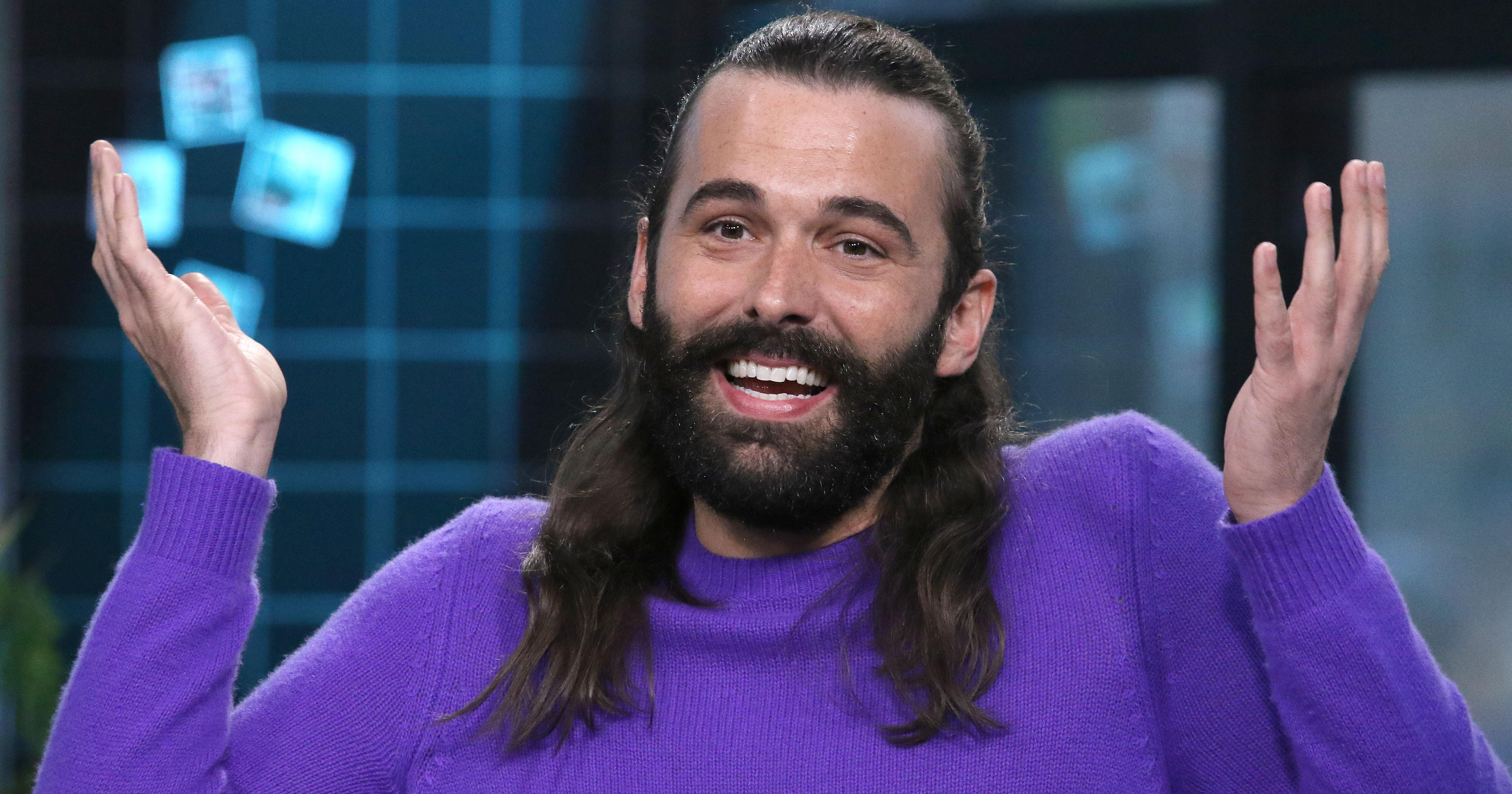 ‘Queer Eye'-lid Jonathan Van Ness schittert op de cover van Cosmopolitan