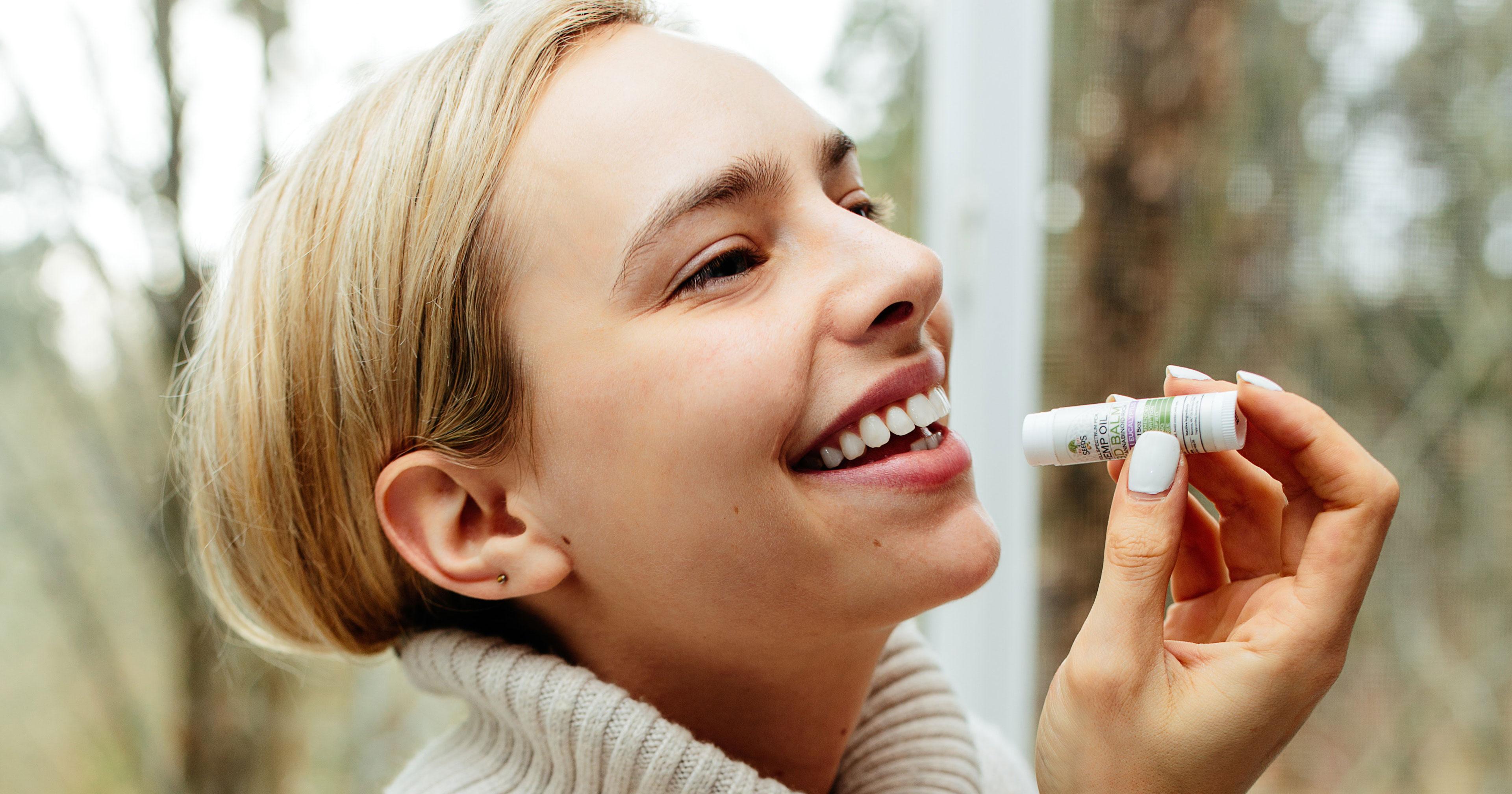 9 lippenbalsems die pas écht helpen tegen droge lippen.