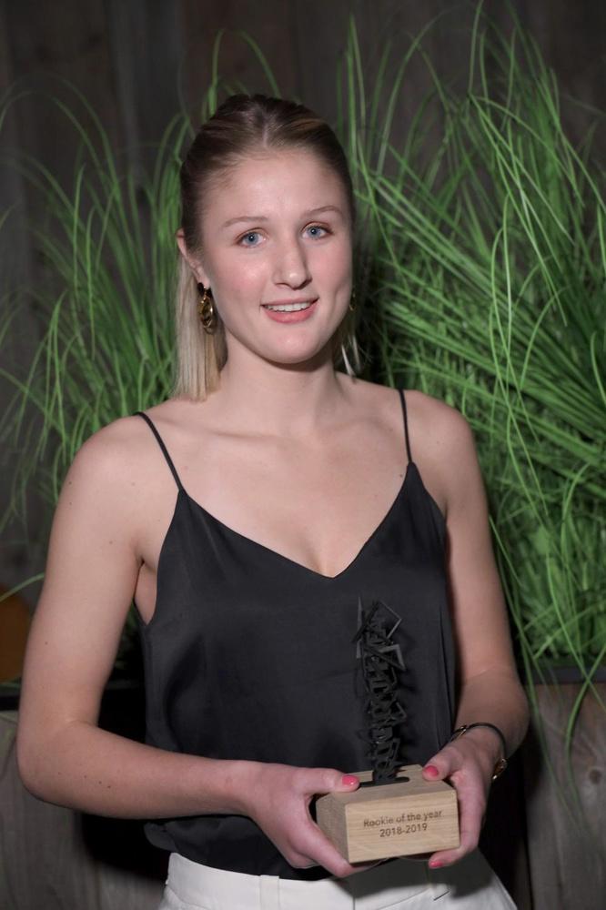 Wevelgemse Manon Stragier speelt met Yellow Tigers straks in haar ...