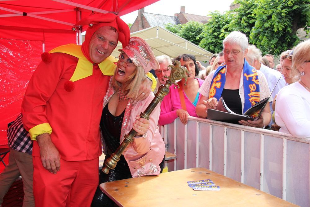 Vrolijke Vriendenbus in Pittem trekt massa volk - KW.be