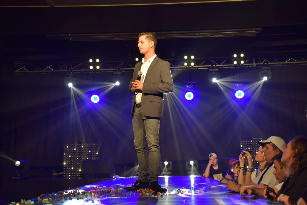 Greg uit Meulebeke hoopt ooit op doorbraak met eigen single - KW.be