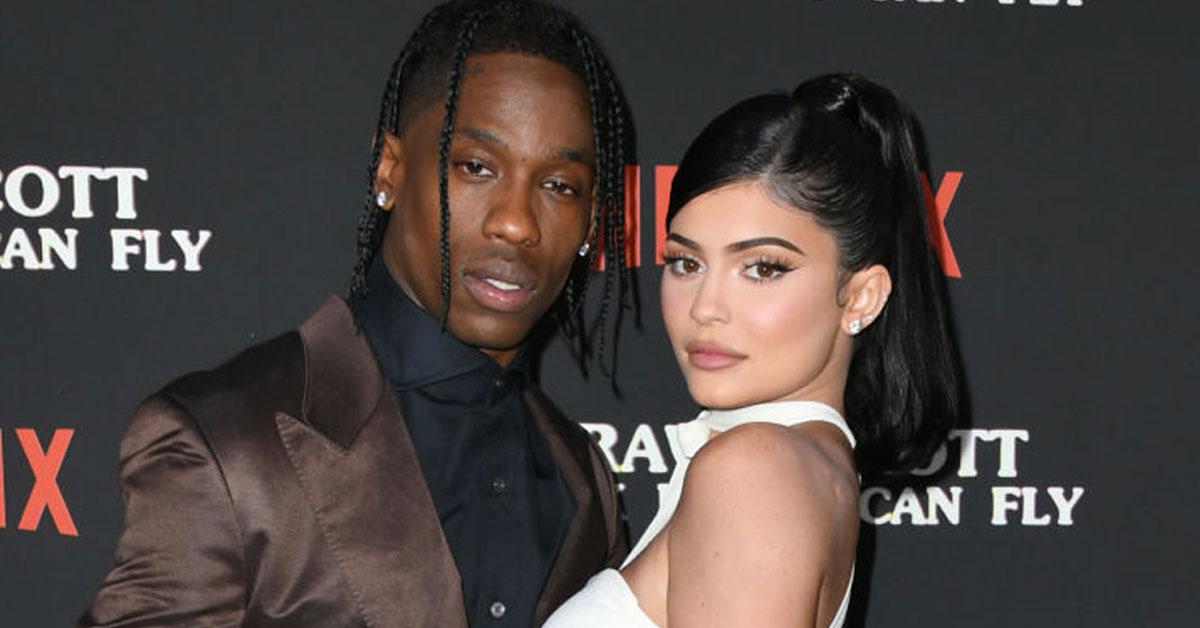 Kylie Jenner en Travis Scott verschijnen met Stormi op de rode loper