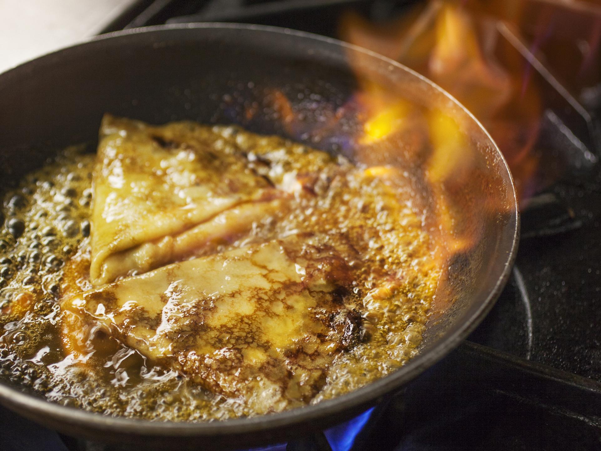 Comment faire des crêpes flambées sans tout cramer? - Cuisine et ...