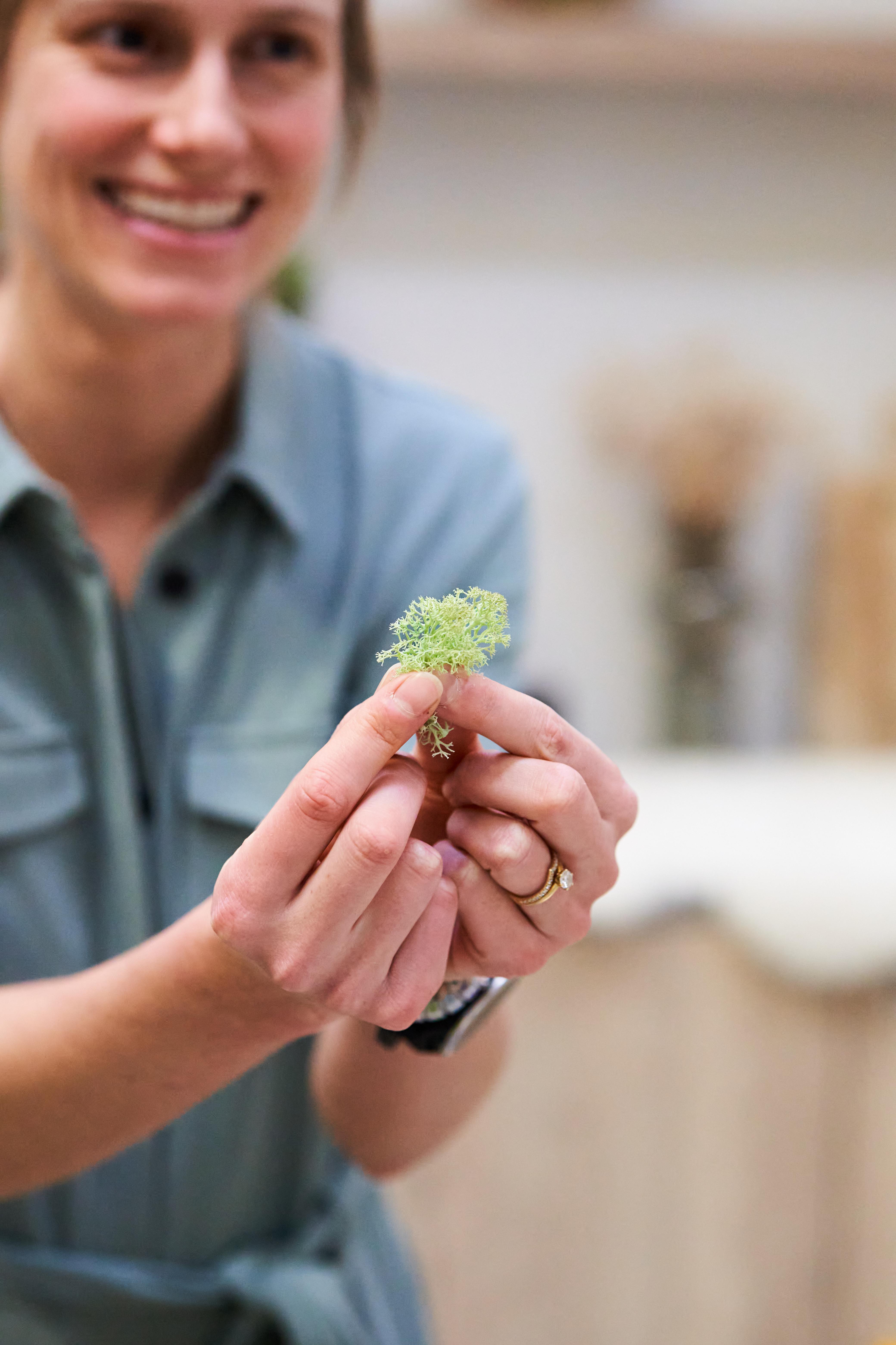Onze redactrice test een workshop 'mosmuur maken' uit - Libelle