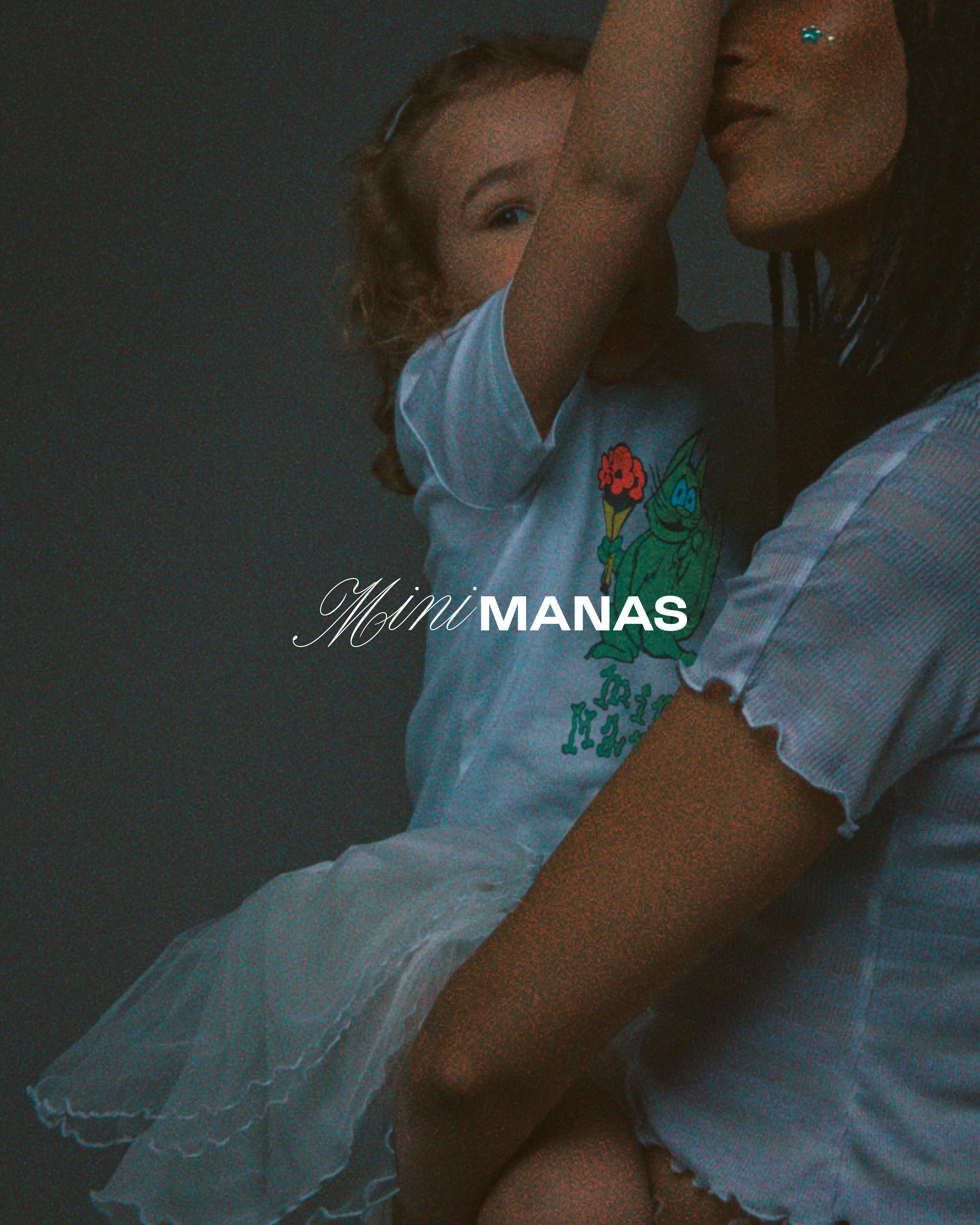 La créatrice culte Ester Manas lance Mini Manas, la ligne pour enfants ...