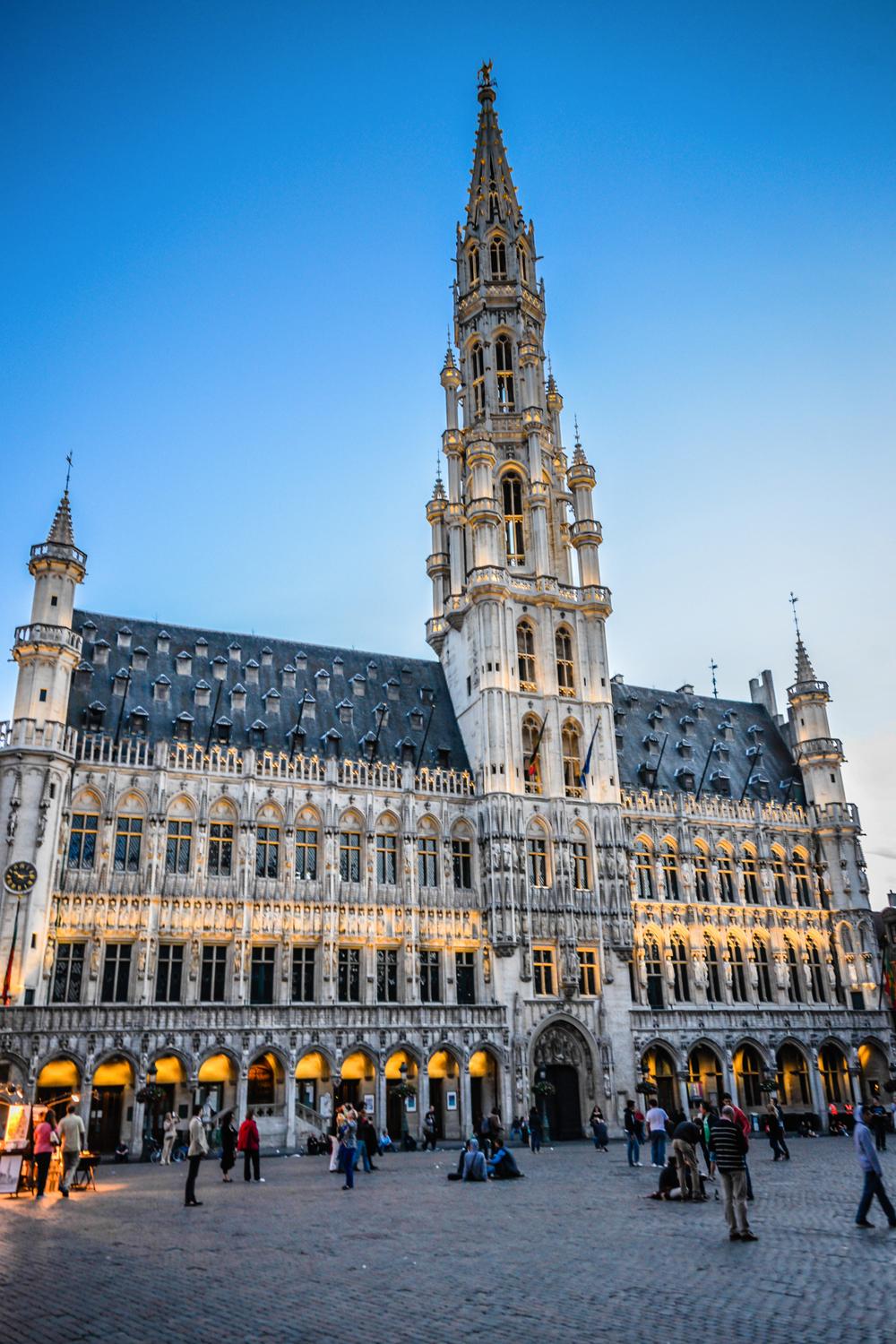 On peut désormais visiter l'Hôtel de Ville de Bruxelles, bâtiment ...
