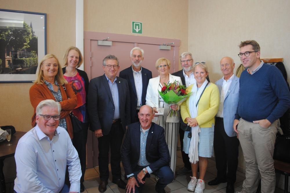 Trees Ryckaert (CD&V) wordt bedankt voor haar jarenlange inzet in ...