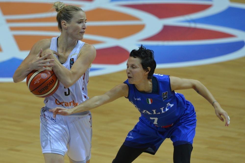 Kim Mestdagh gaat samen met haar vriendin in Frankrijk spelen - KW.be