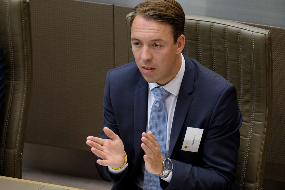 Vlaamse formatie: Commotie over tweet Vlaams Belang-parlementslid Sam ...