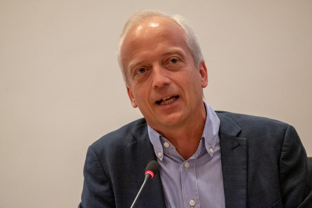 Yves Coppieters: "Il est trop tôt pour parler de troisième vague"