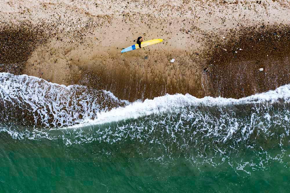 "Cold Hawaii": Faire du surf au Danemark