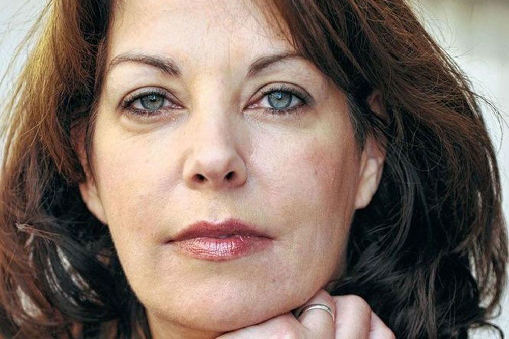 Manon Uphoff schrijft haar gespleten vader van zich af in 'Vallen is ...