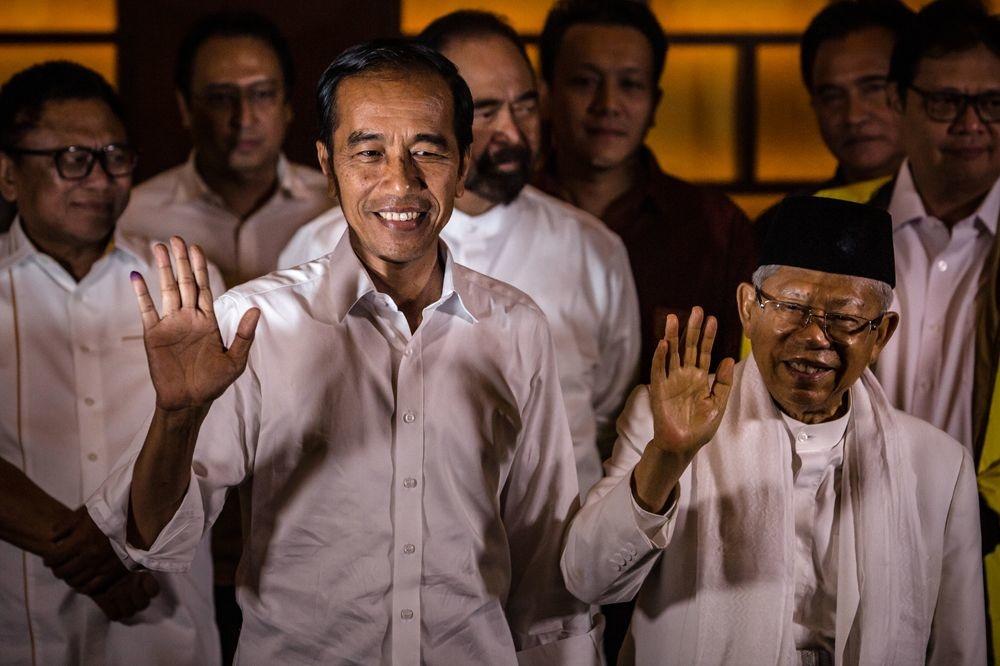 Qui est Joko Widodo, musulman modéré réélu président en Indonésie?