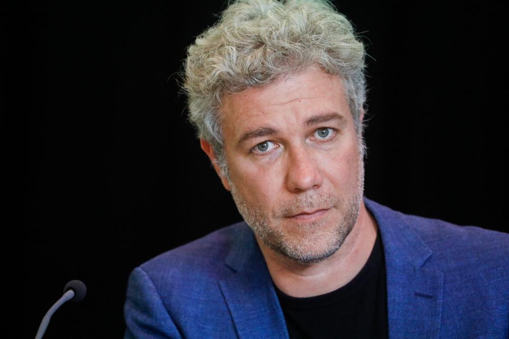 Covid: Alain Maron de plus en plus critiqué