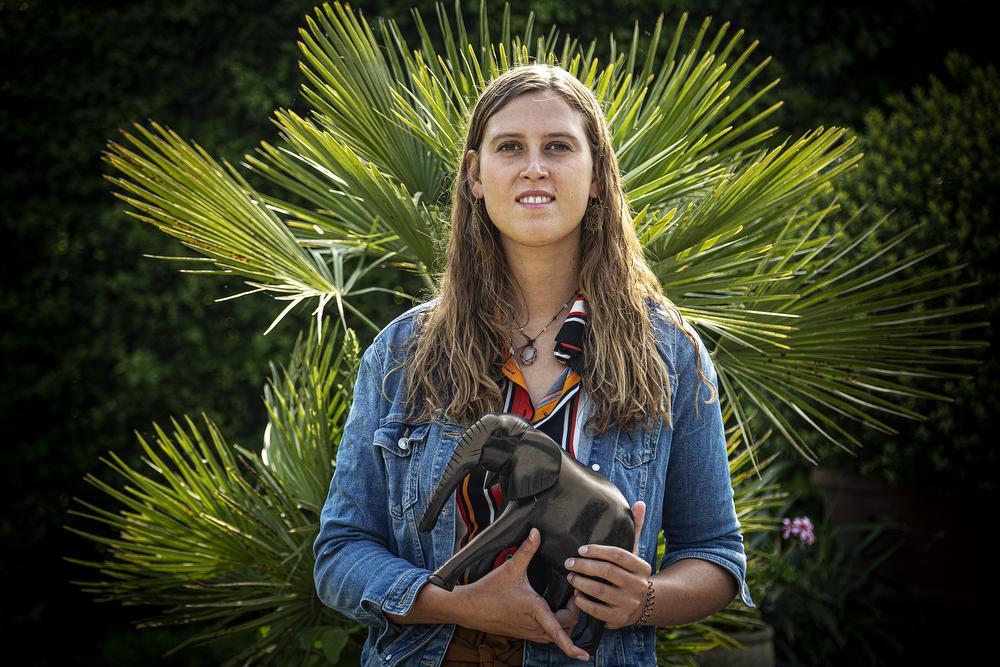 Isabelle Cardoen uit Moorslede zamelt geld in voor olifant in Sri Lanka ...