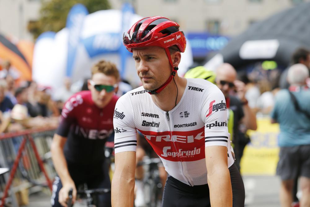 Edward Theuns verrast andere sprinters met late uitval, Dupont vijfde ...