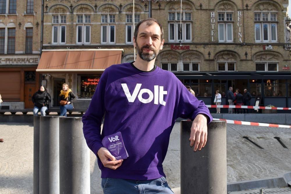 Uitgeweken Zonnebekenaar Christophe Calis trekt Europese lijst van Volt ...