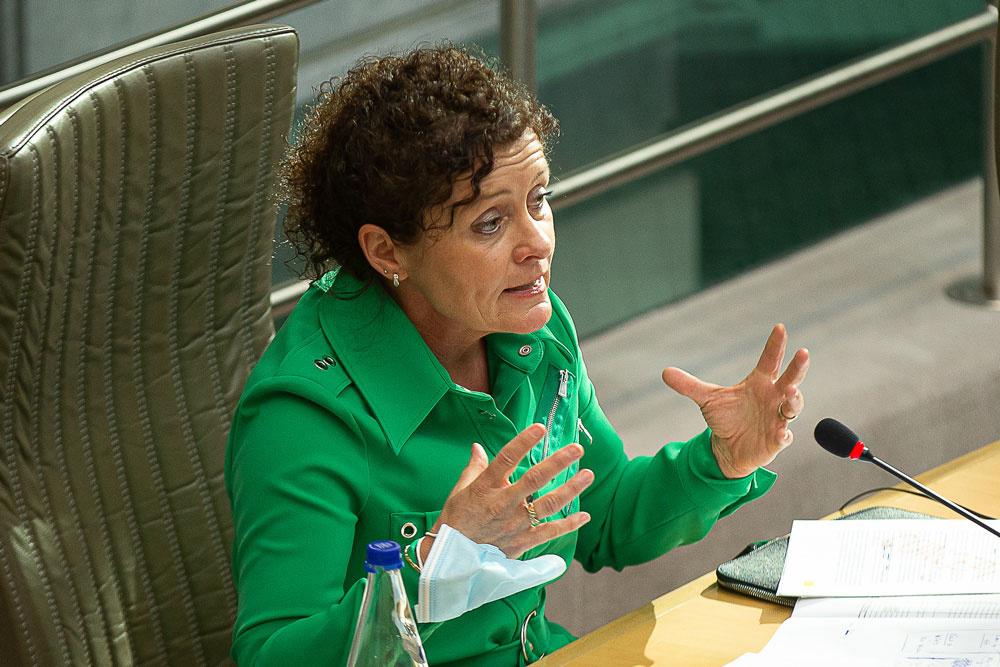 Vlaams minister Lydia Peeters zet drones in om aantal verkeersdoden te ...